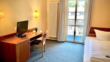 Quarto Individual Superior, vista para o parque | Cofre no quarto, secretária
