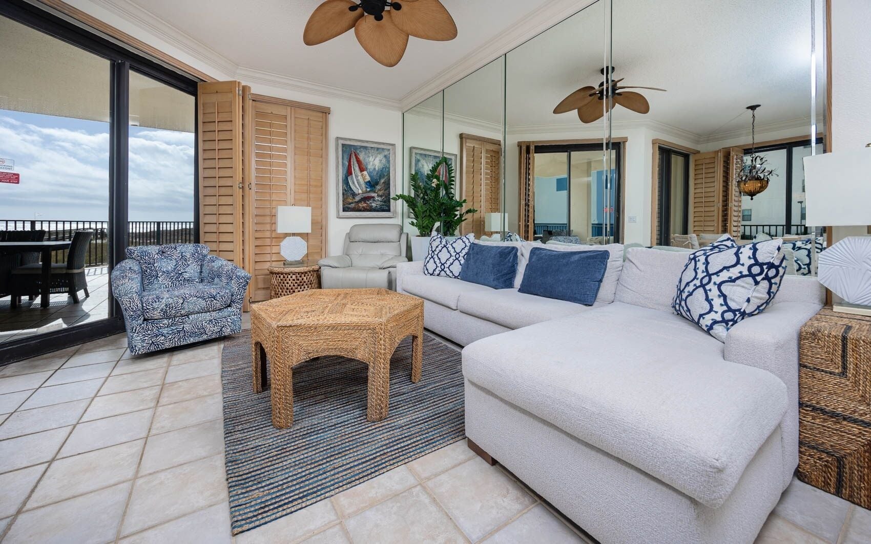 Condo, 3 quartos | Área de estar