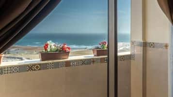Quarto casal luxo, sacada, vista para a praia | Parte interna