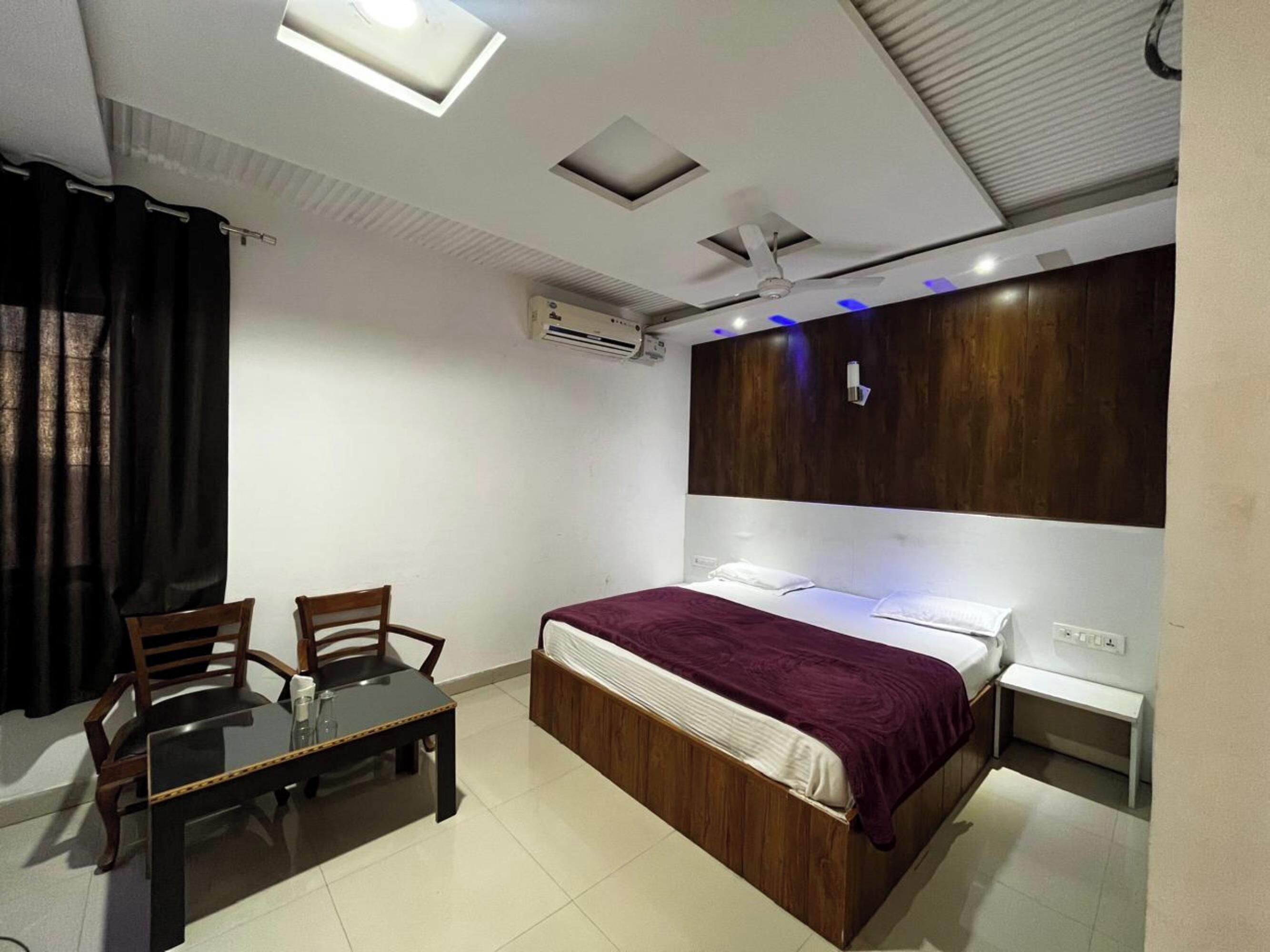 Quarto casal luxo, vista para a cidade | Escrivaninha, Wi-Fi de cortesia