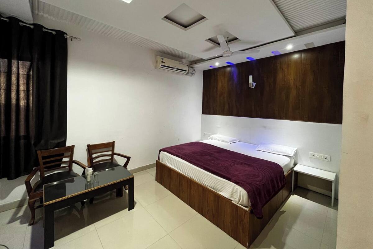 Quarto casal luxo, vista para a cidade | Escrivaninha, Wi-Fi de cortesia