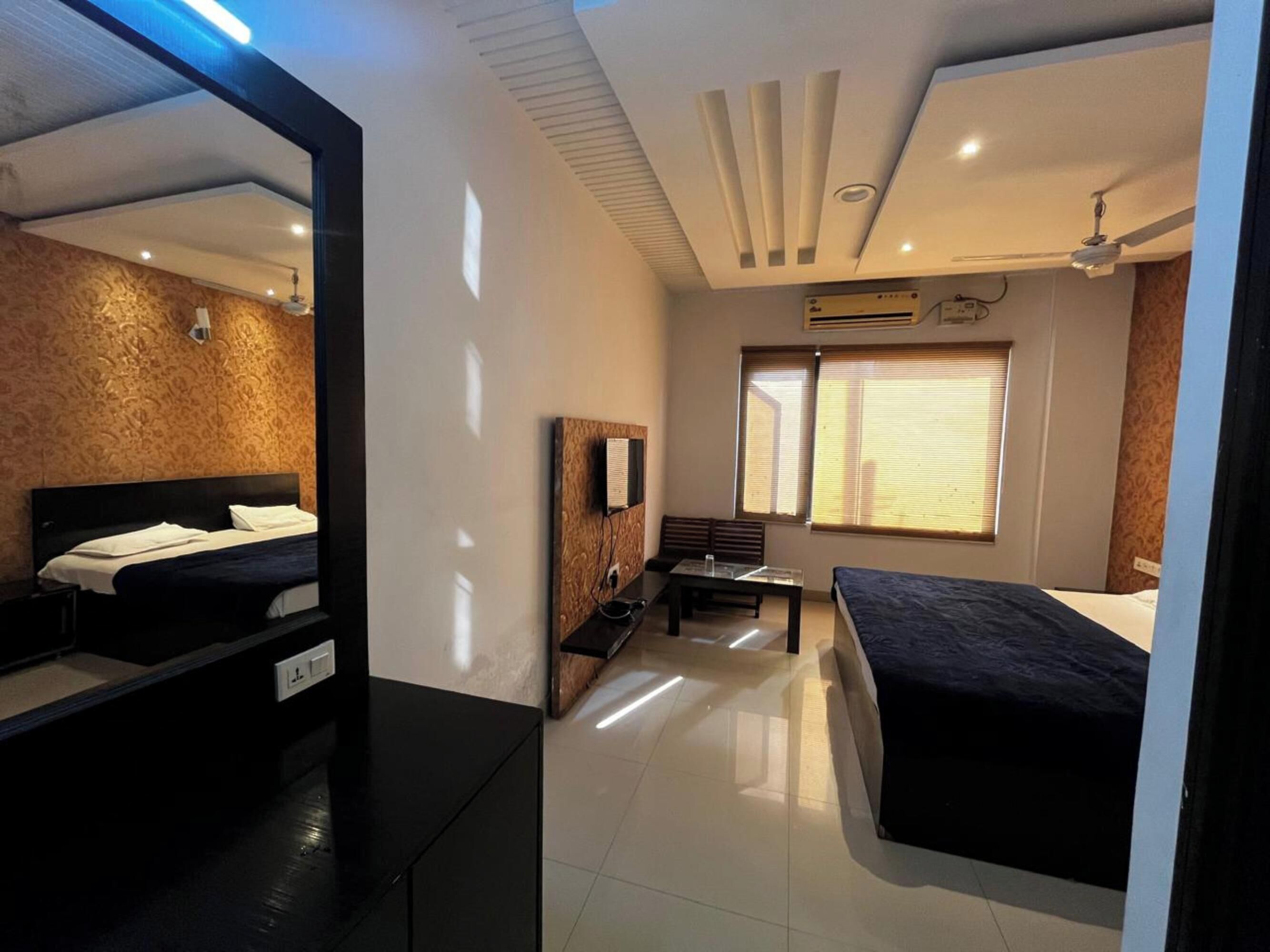 Quarto casal superior, vista para a cidade | Escrivaninha, Wi-Fi de cortesia