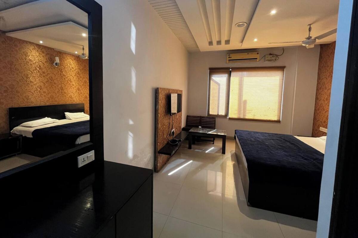 Quarto casal superior, vista para a cidade | Escrivaninha, Wi-Fi de cortesia