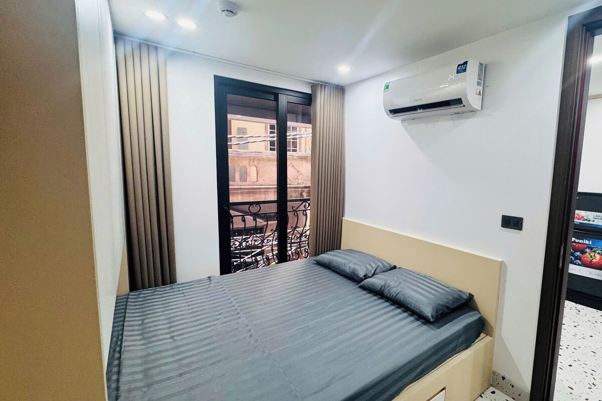 Quarto família, sacada, vista para a cidade | Wi-Fi de cortesia, roupa de cama