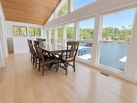 Casa, várias camas (Lakeside Escape) | Opções para refeição