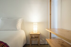 Quarto Twin Básico, vista para a piscina | Wi-fi grátis