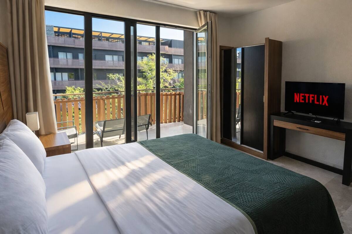 Apartamento Deluxe, varanda, vista para o pátio | Cortinas/cortinados opacos, ferro/tábua de engomar, Wi-fi grátis