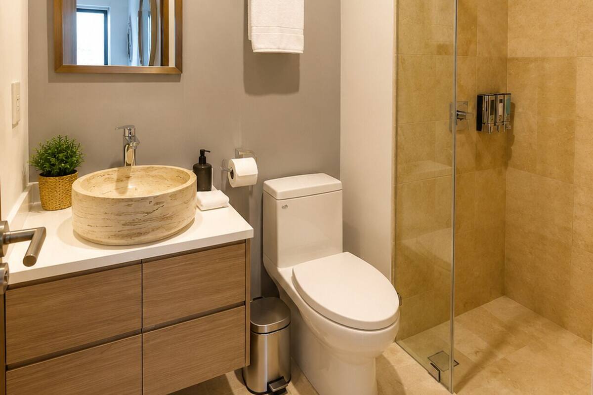 Apartamento Deluxe, varanda, vista para o pátio | Casa de banho