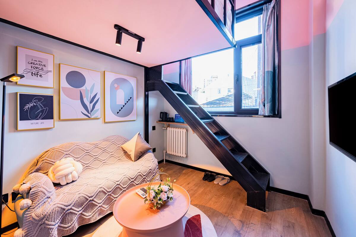 Quarto Duplo Superior, Vista para a cidade | Secretária adequada para computadores portáteis