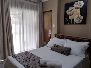 Quarto Clássico com Cama de Casal, vista para o jardim | Ferro/tábua de engomar, Wi-fi grátis