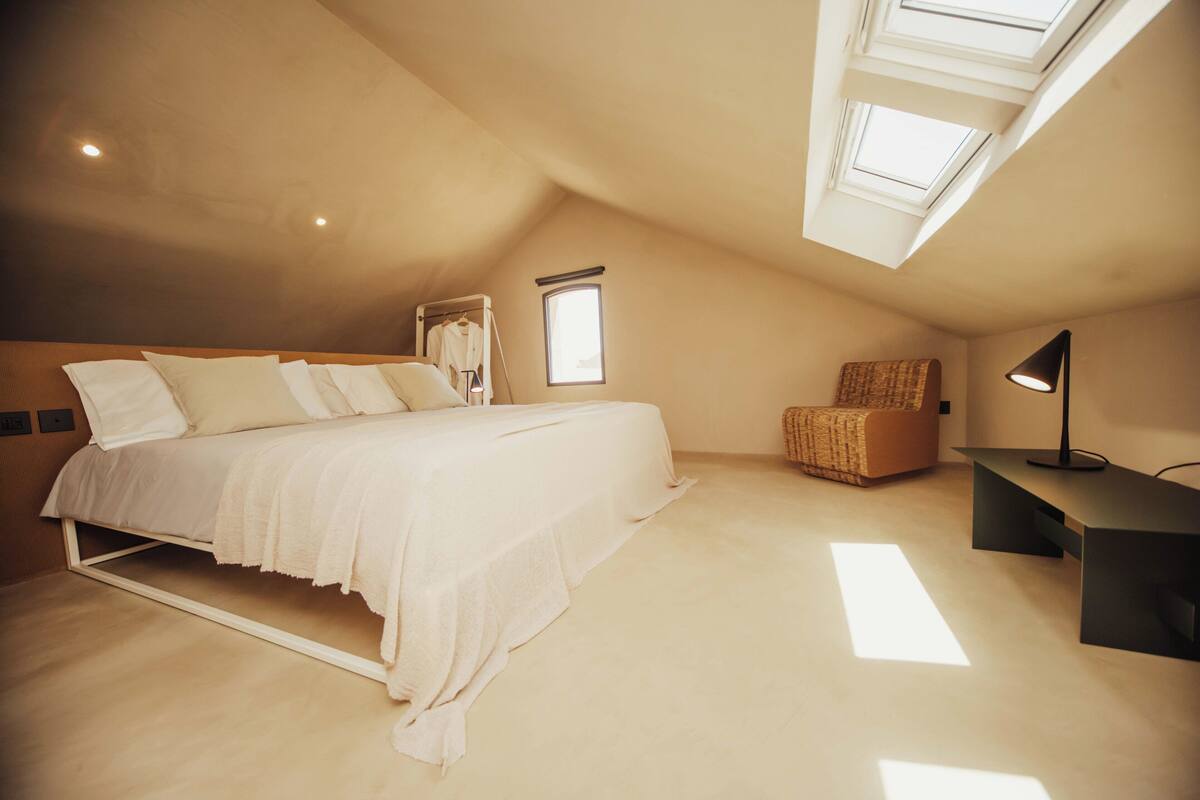 Suite de Luxo | Cofre no quarto, cortinas/cortinados opacos, ferro/tábua de engomar 