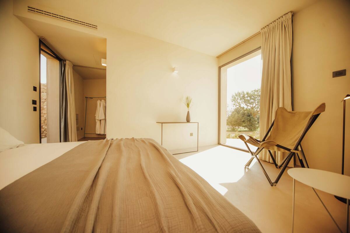 Quarto Duplo Deluxe | Cofre no quarto, cortinas/cortinados opacos, ferro/tábua de engomar 