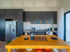 Apartamento Deluxe, varanda, vista para o mar | Cozinha privada