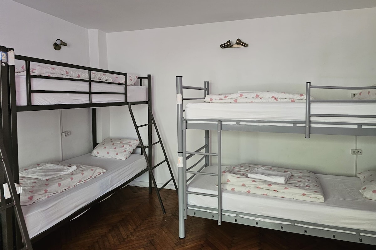 Dormitório compartilhado básico, somente para mulheres, para não fumantes | Cortinas blackout, ferros/tábuas de passar roupa
