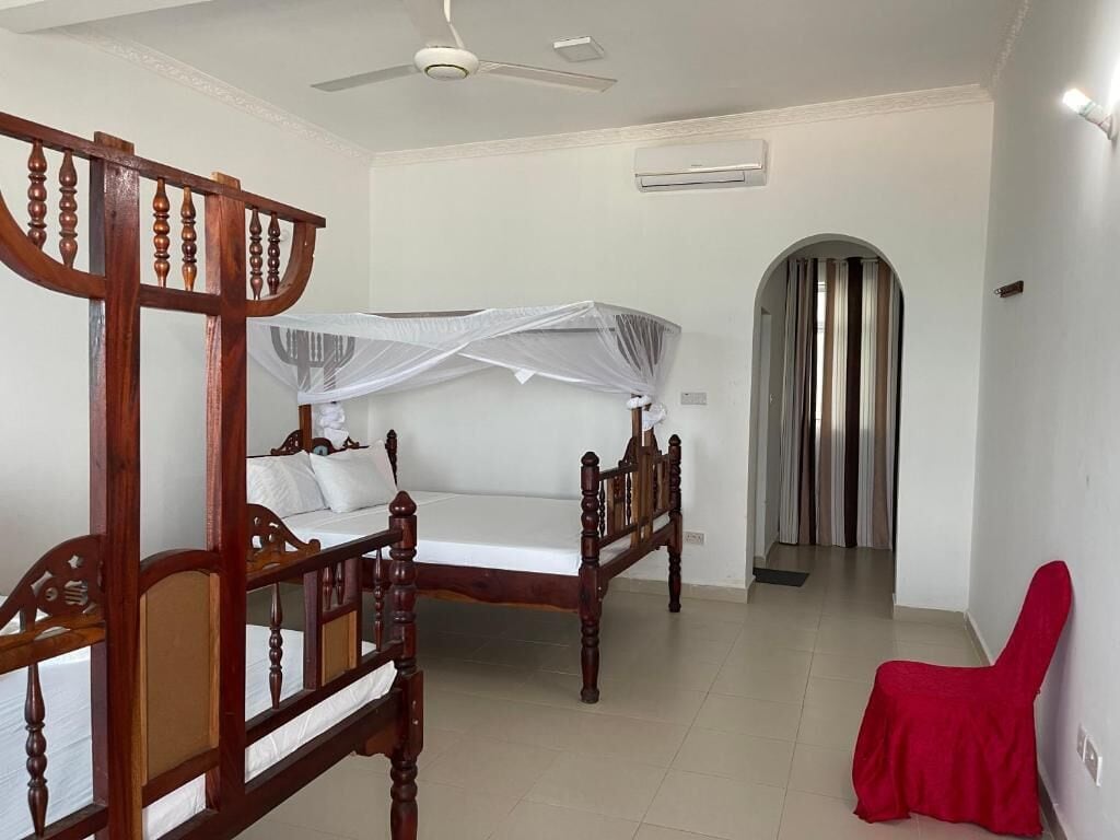 Quarto casal ou duplo luxo, sacada, vista para o jardim | Cofres nos quartos, cortinas blackout, ferros/tábuas de passar roupa