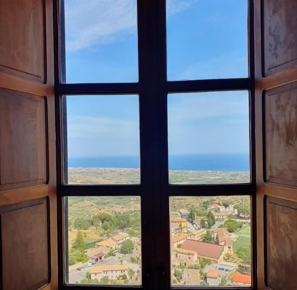 Quarto quádruplo superior, vista para o mar | Parte interna