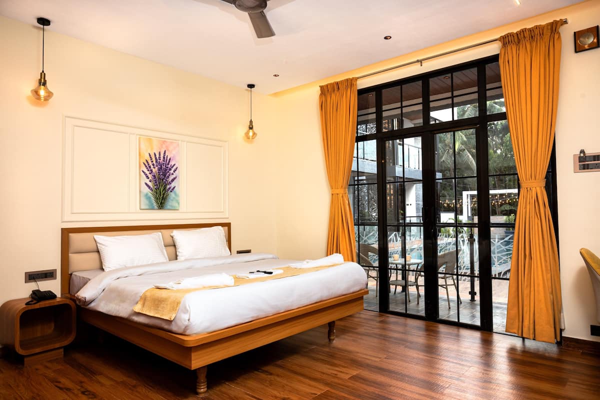 Quarto Deluxe | Lençóis de algodão egípcio, roupa de alta qualidade, edredões de penas 