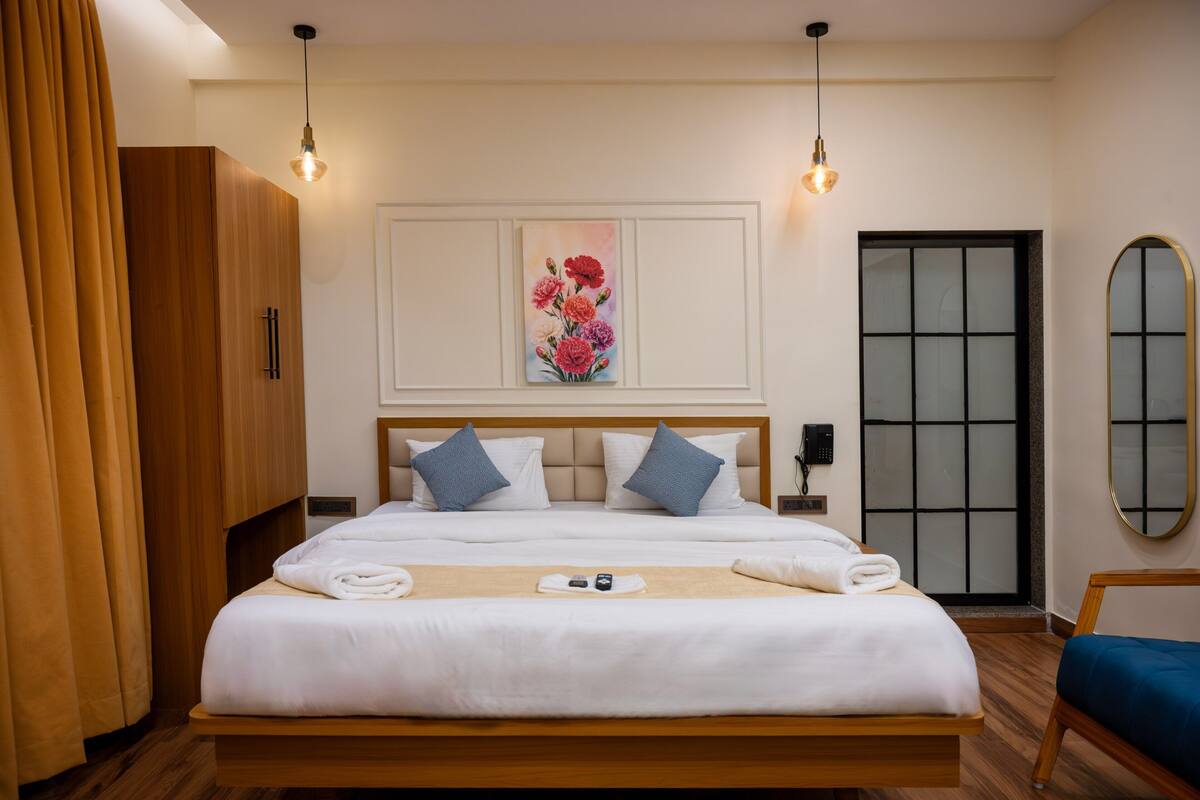 Quarto Superior, vista para a piscina | Lençóis de algodão egípcio, roupa de alta qualidade, edredões de penas 