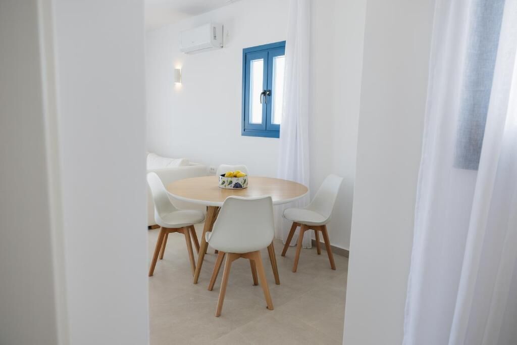 White Wave House with Dome | Restaurantes