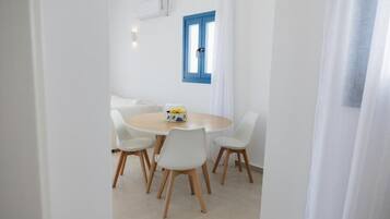 White Wave House with Dome | Restaurantes