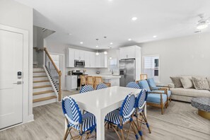 Casa, várias camas (Blue Horizon-2.5 Blocks to Ocean-Pet ) | Interior