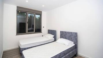 Vila, 3 quartos, para fumantes, piscina particular | 4 quartos