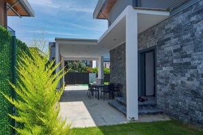 Villa, 3 quartos, fumadores, piscina privativa | Refeições ao ar livre