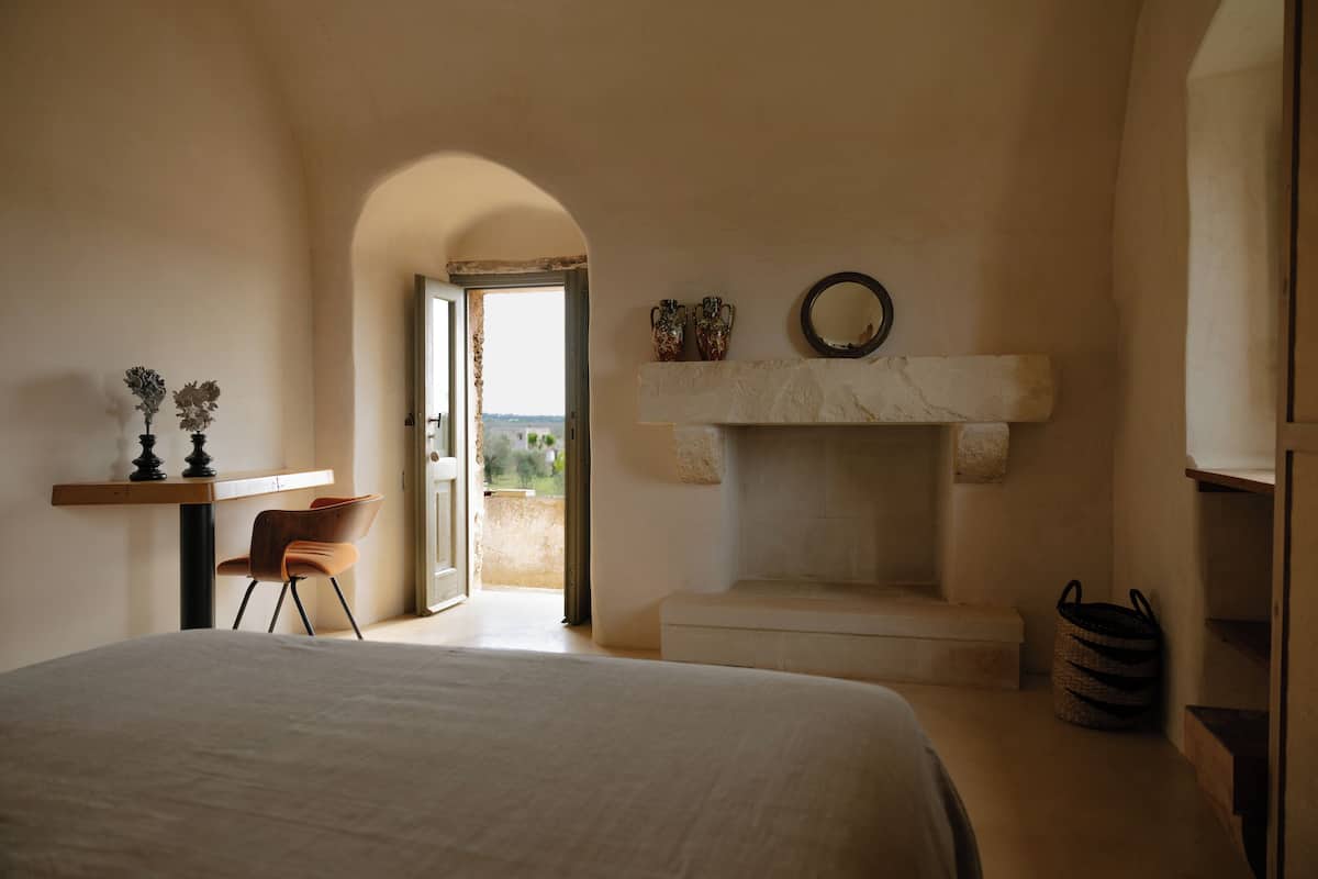 Quarto casal luxo, sacada | Cofres nos quartos, escrivaninha, Wi-Fi de cortesia