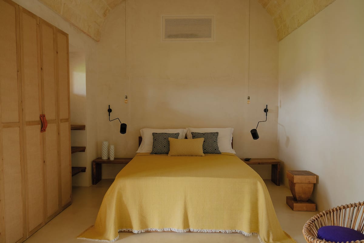 Quarto casal, varanda | Cofres nos quartos, escrivaninha, Wi-Fi de cortesia