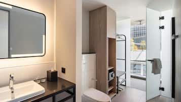 Quarto, 1 cama King (First Class) | Chuveiro