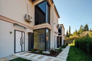 Vila, 2 quartos, acessível, piscina particular | Fachada