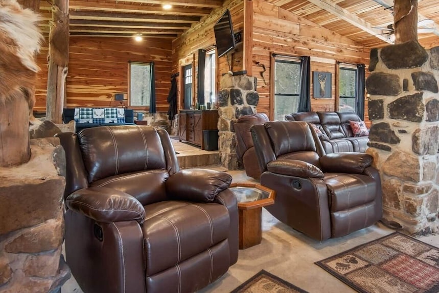 Stagecoach Saloon Riverside Cabin With Stone Pizza Oven - Crossville, TN