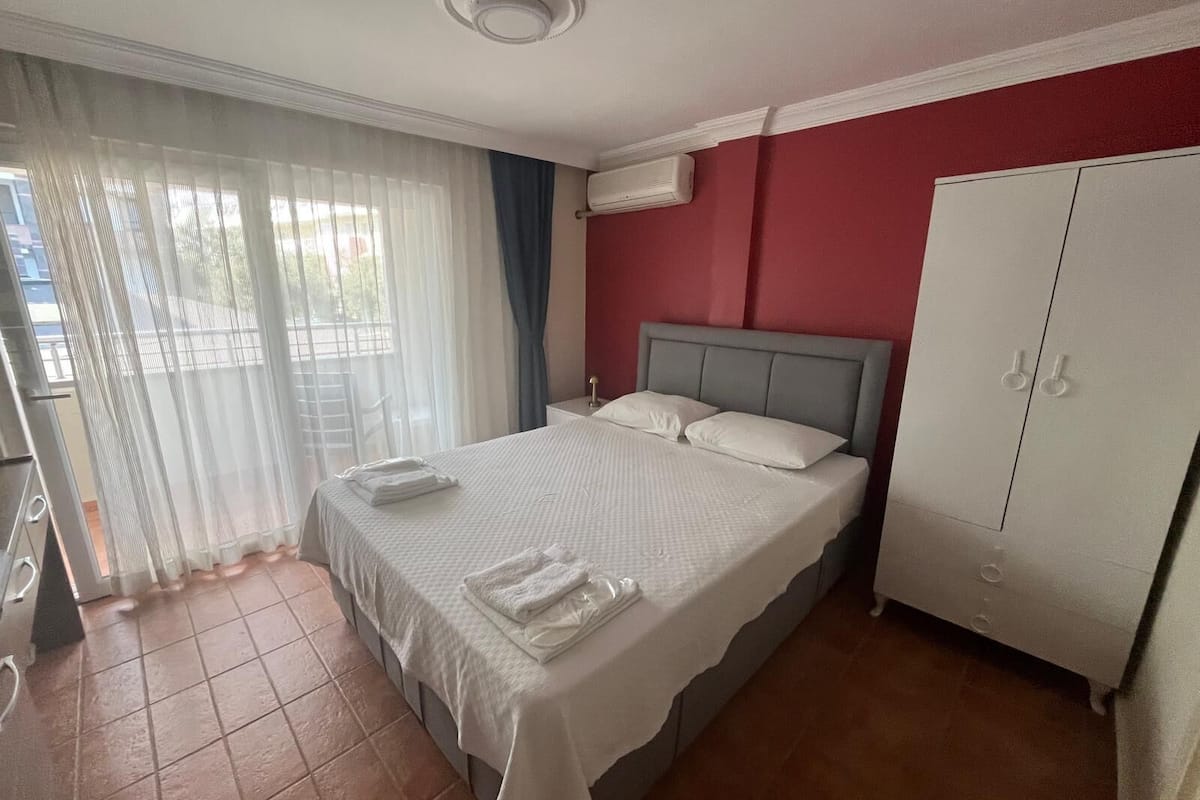 Quarto Standard, varanda, vista parcial para o mar | Wi-fi grátis 