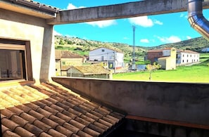 Quarto Duplo, 2 camas individuais | Terrenos do alojamento