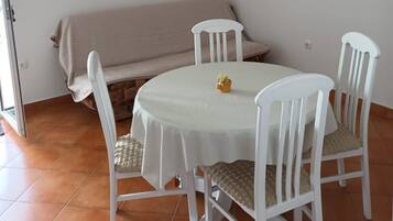 Apartamento (Comfort One Bedroom Apartment with Se) | Sala de jantar
