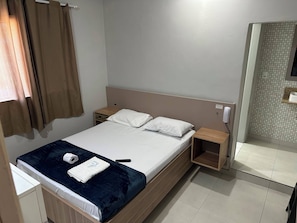 Quarto Clássico com Cama de Casal | Wi-fi grátis 