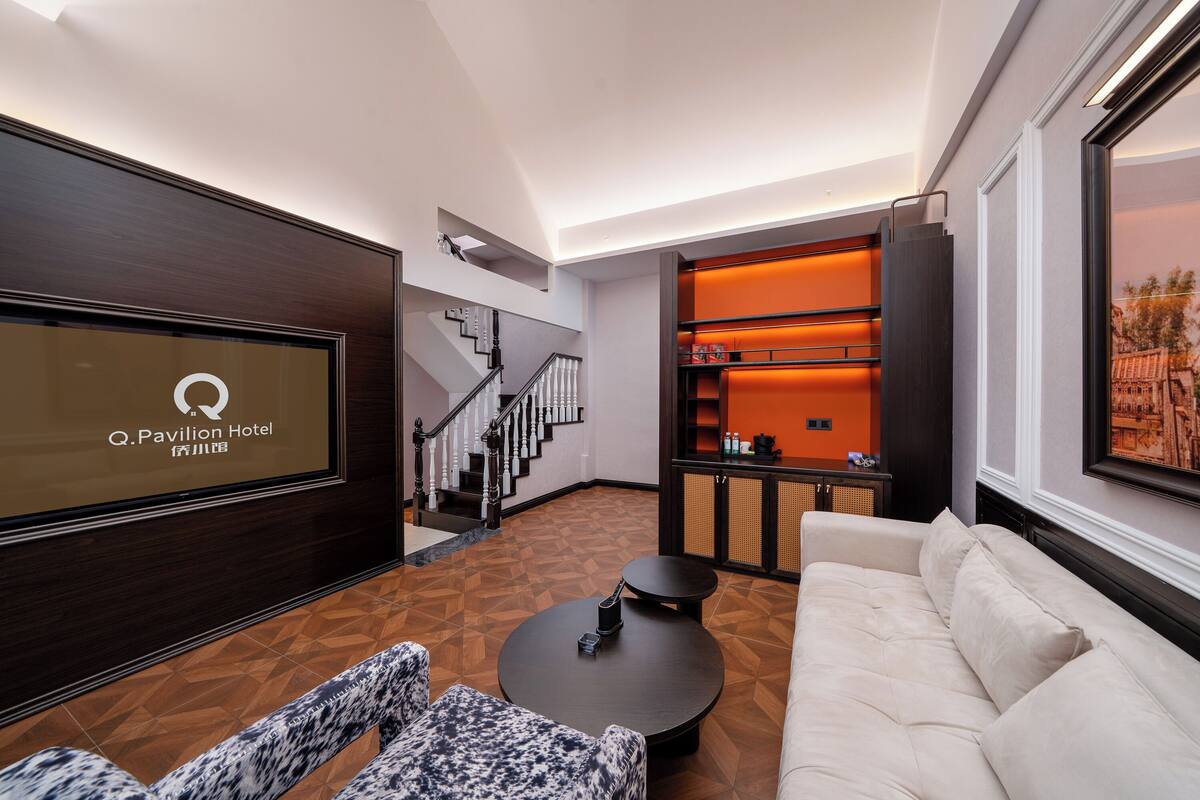 Loft família, vista para o jardim | Área de estar | Smart speakers