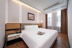 Suíte conforto, vista para o jardim | Roupas de cama premium, edredons de pluma, frigobar, escrivaninha
