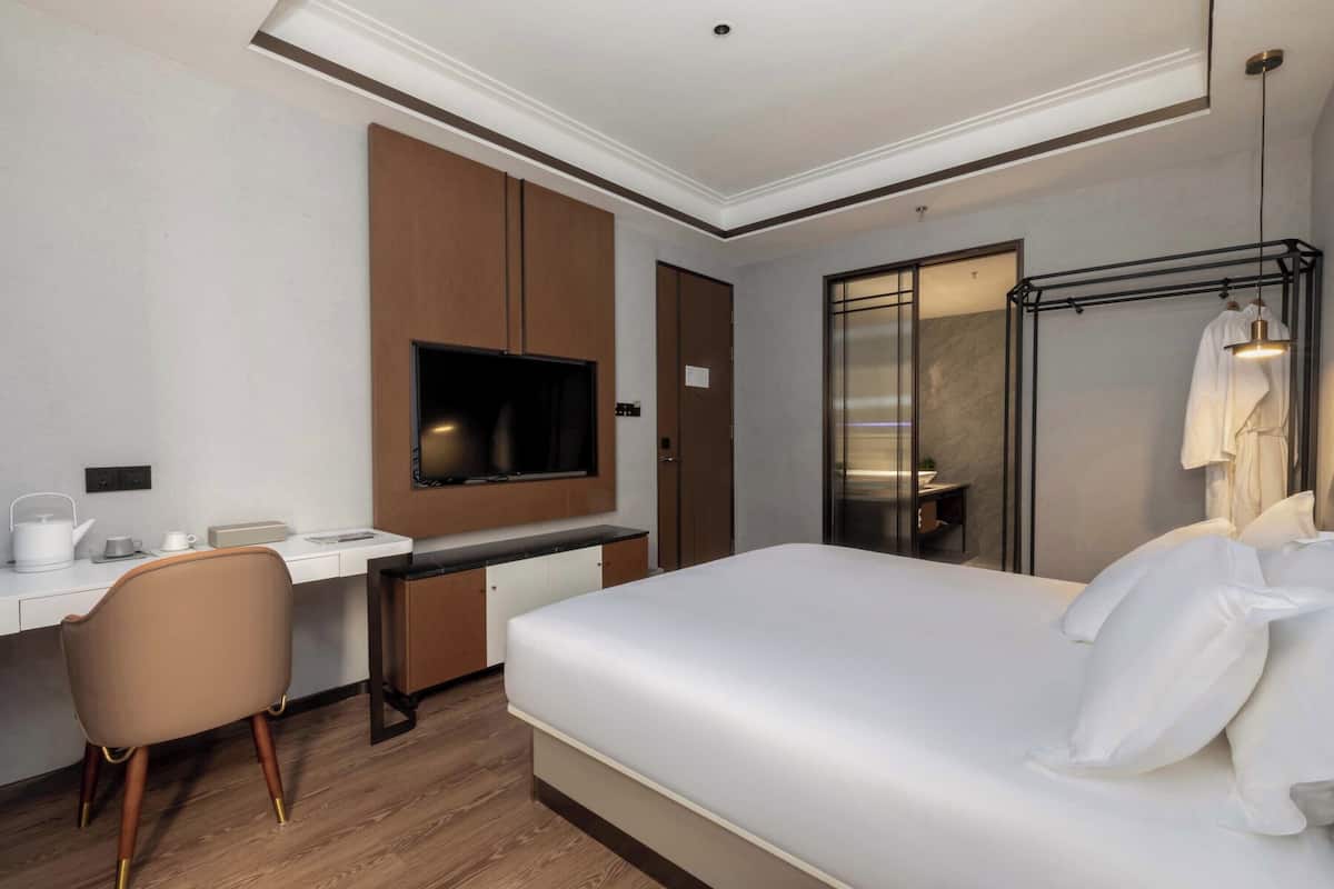 Quarto casal básico, vista para a cidade | Vista do quarto