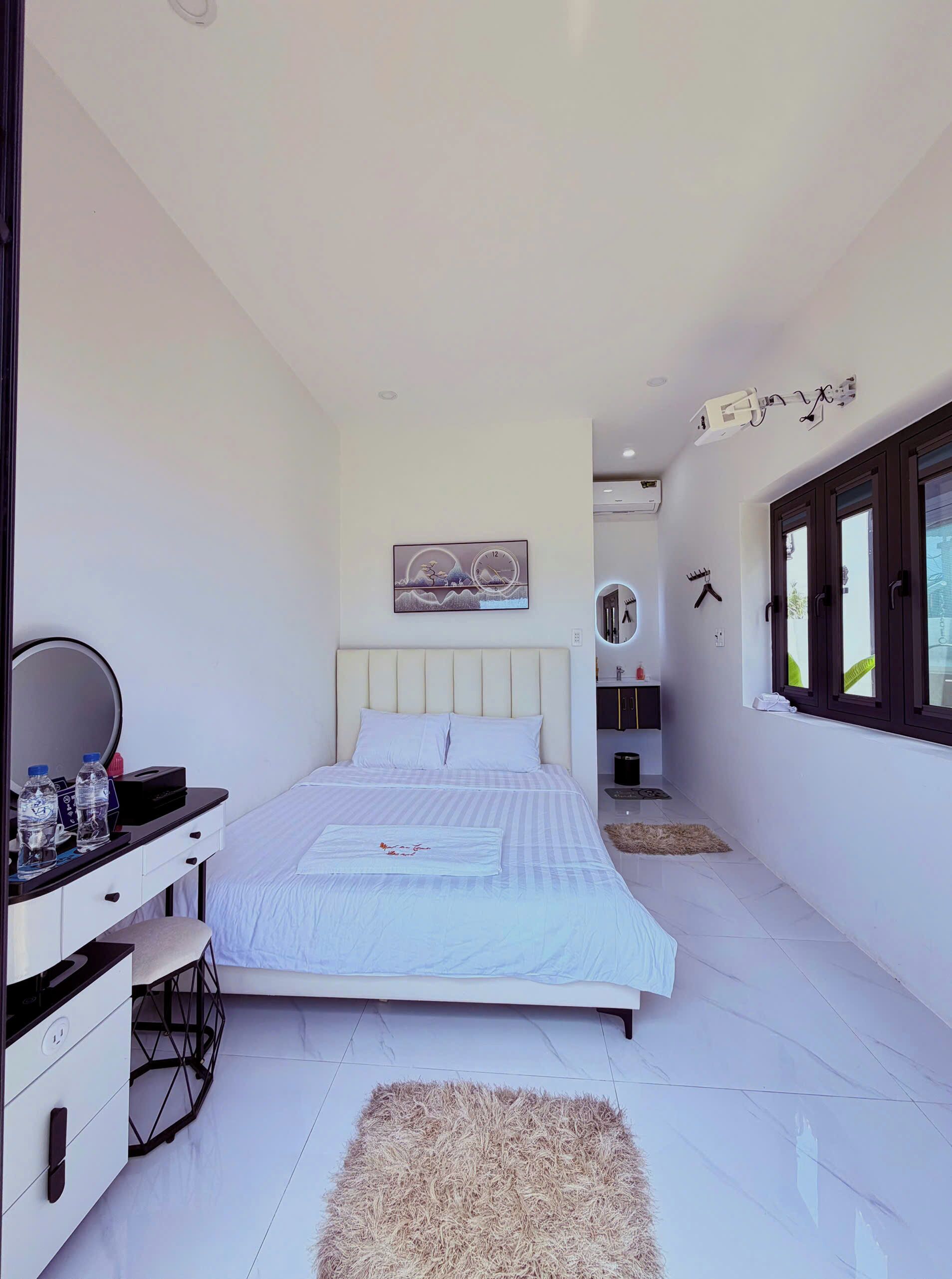 Quarto Duplo Standard, pátio, vista para o pátio | Secretária, ferro/tábua de engomar, Wi-fi grátis 