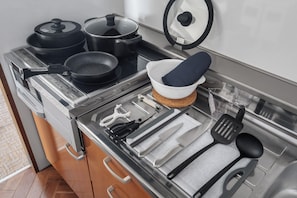Apartamento | Cozinha privada | Uma cafeteira/bule, um frigorífico, um micro-ondas 