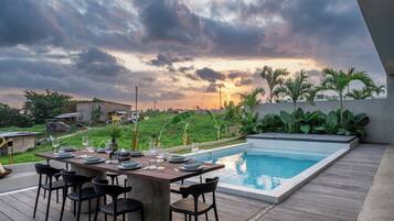 Vila família, 3 quartos, piscina particular | Terraço/pátio