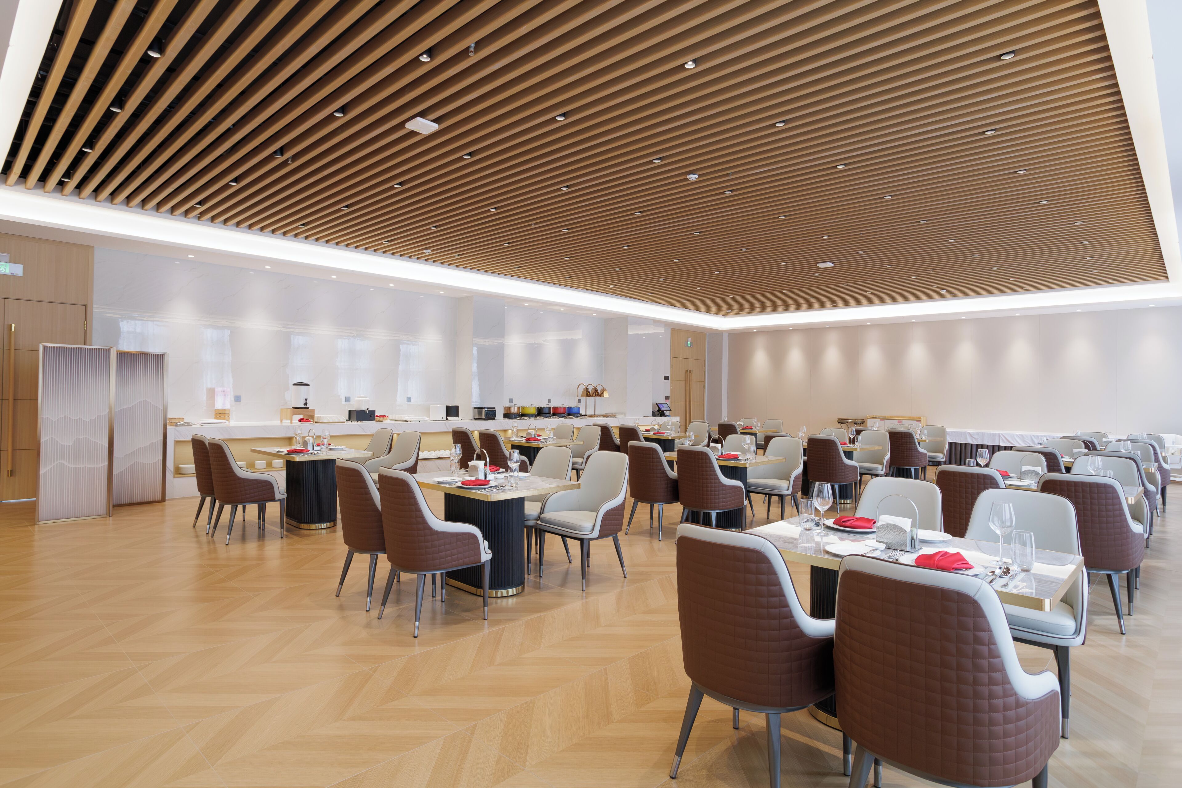 Café da manhã com buffet grátis todos os dias