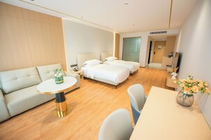 Quarto Duplo Empresarial | Edredões de penas, cofre no quarto, secretária
