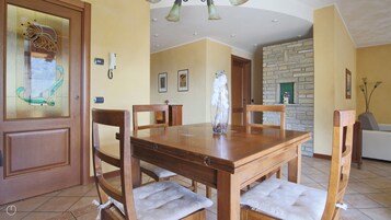 Apartamento, 3 quartos, vista para a montanha | Interior