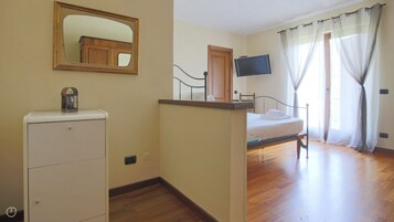 Apartamento, 3 quartos, vista para a montanha | Ferro/tábua de engomar, Wi-fi grátis