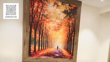 Quarto Triplo Deluxe, Vista para a cidade | Secretária, secretária adequada para computadores portáteis