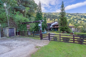 Cabana luxo, vista para a montanha | Área da propriedade