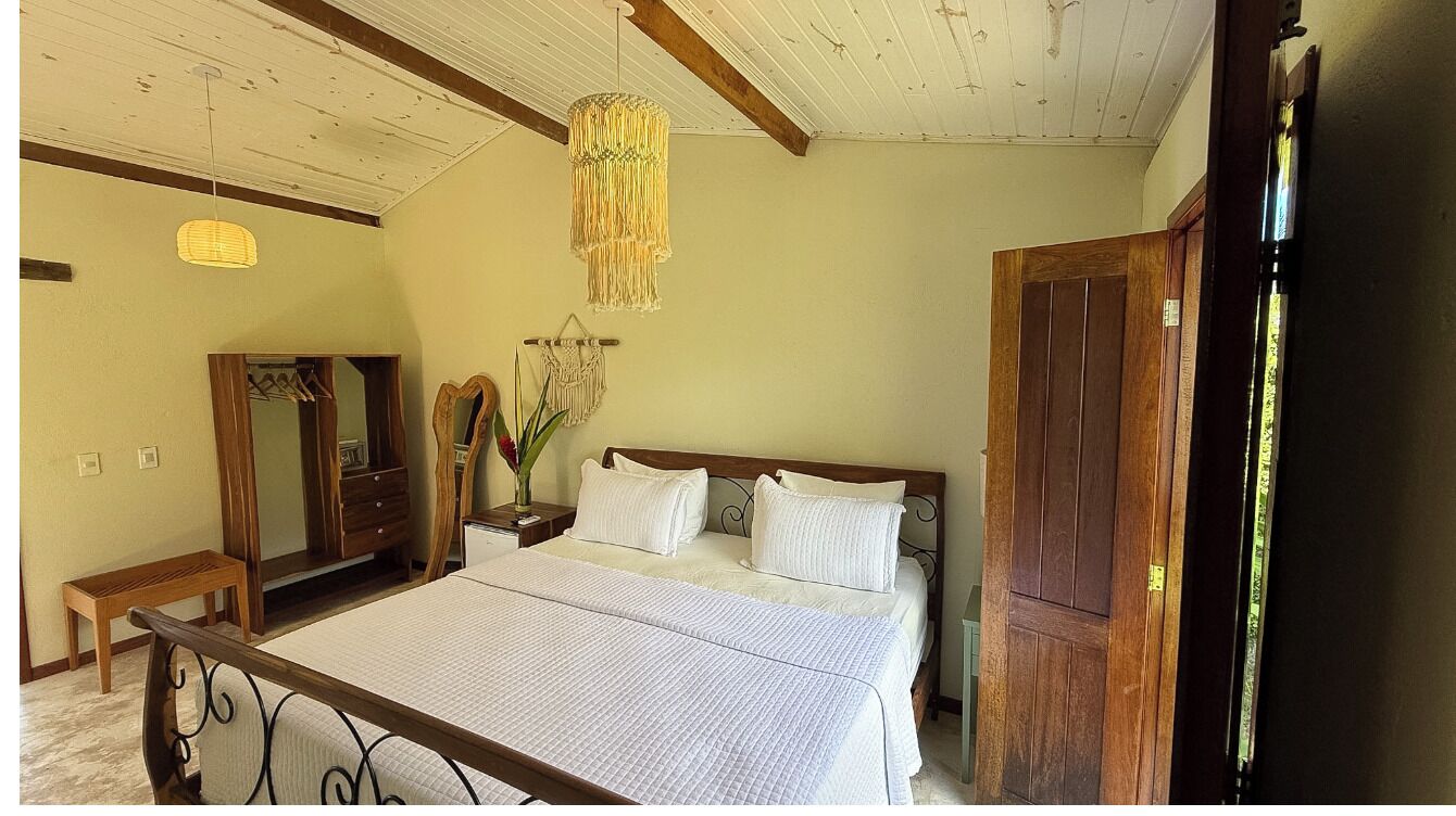 Bungalow, 1 cama king-size, vista para o jardim | Cofre no quarto, cortinas/cortinados opacos, Wi-fi grátis 