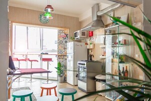 Quarto Duplo Económico, varanda, Vista para a cidade | Cozinha privada